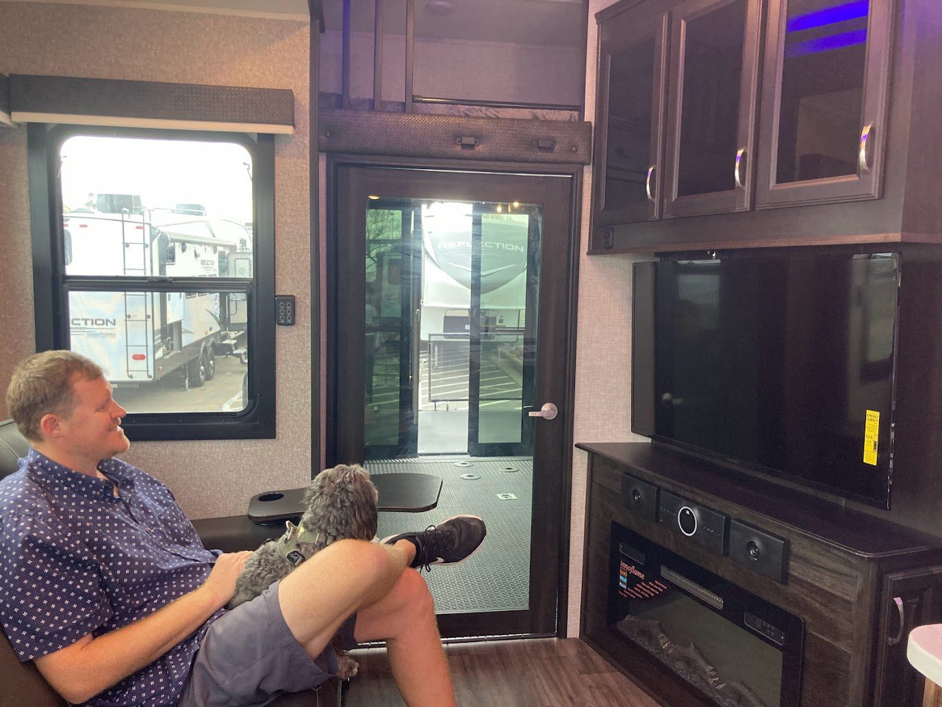 5 Easy Ways to Watch TV in an RV (With or Without Cable)
