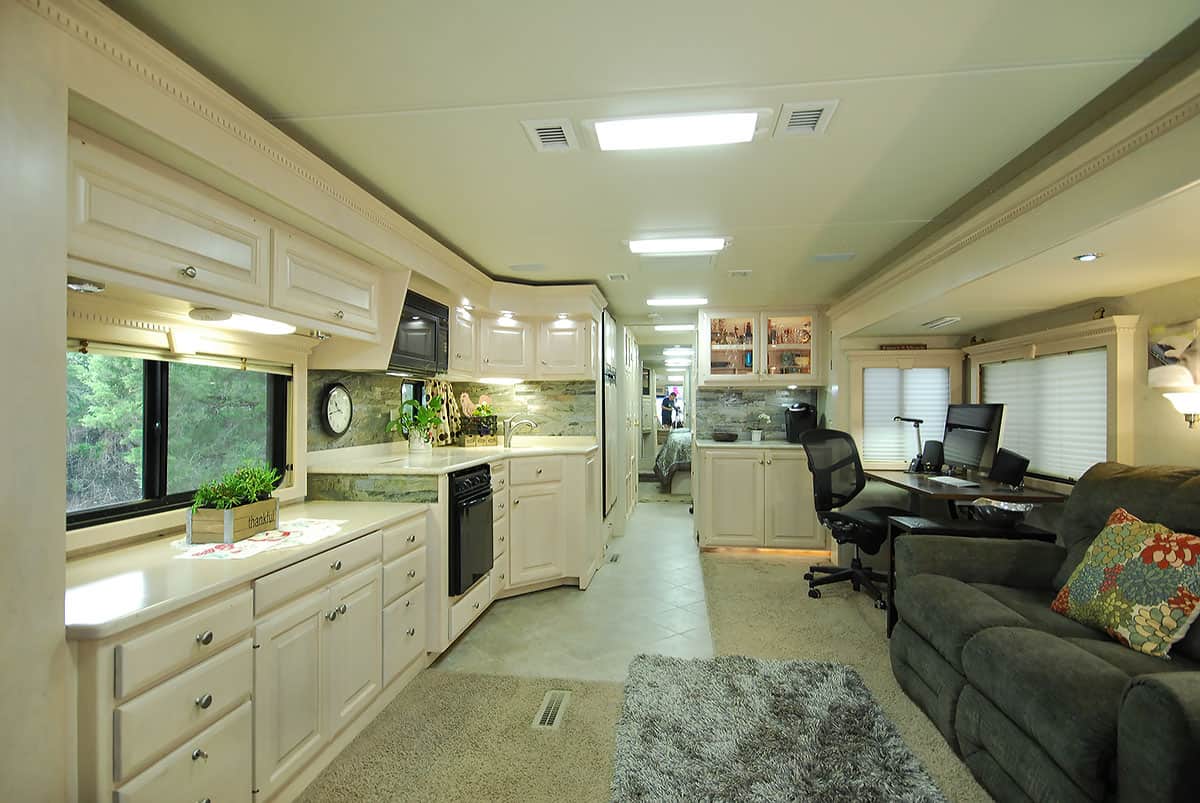 The 8 Best RVs for Full Time Living (Expert Picks!)
