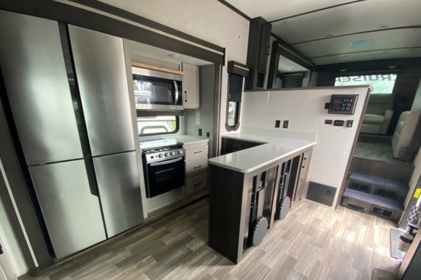 10 Dreamy Front Living Fifth Wheel Campers (2024)