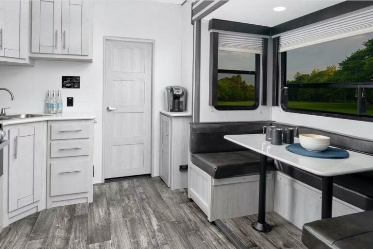 10 Best Travel Trailers with a Built-In Generator (in 2025)