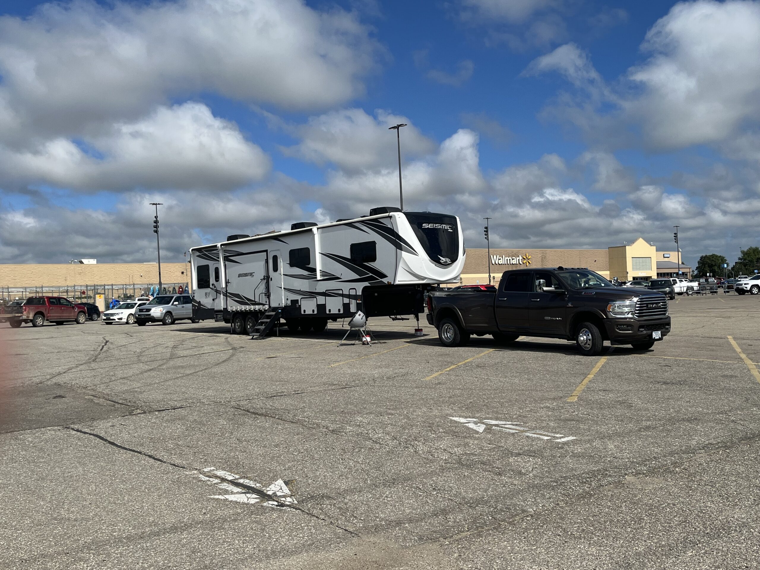 Walmart Overnight RV Parking: Ultimate Guide for Travelers Walmart Overnight RV Parking: Ultimate Guide for Travelers