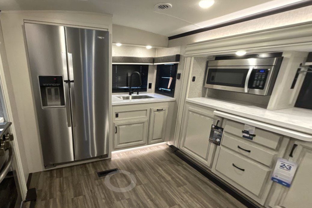 10 Best Rear Kitchen Fifth Wheels (2024 Models)