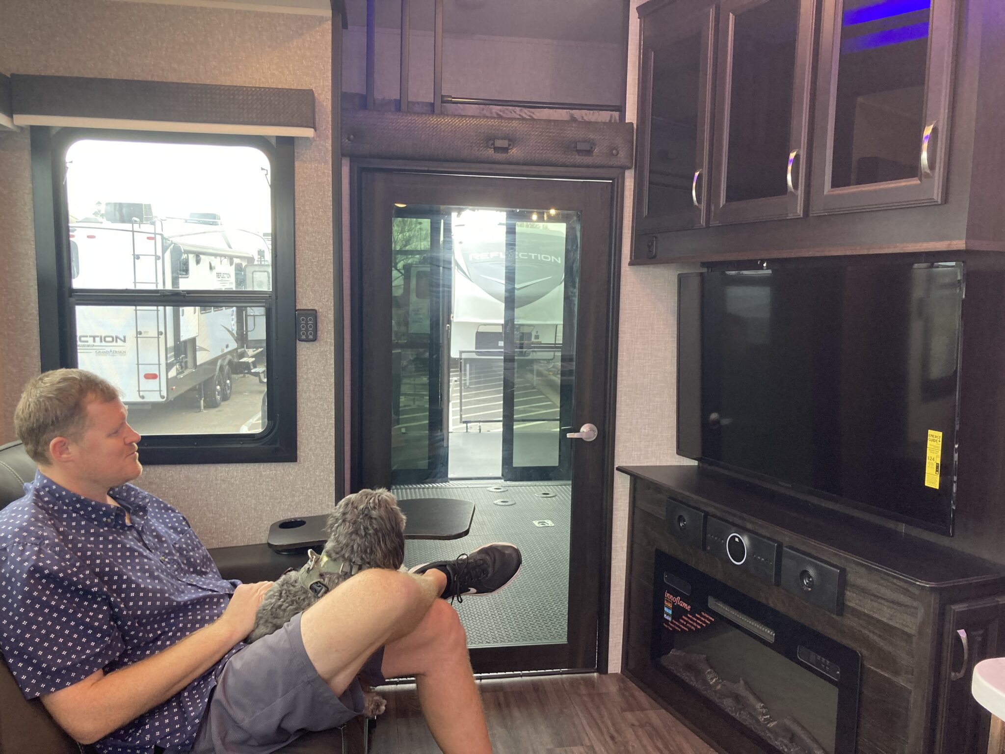 5 Easy Ways to Watch TV in an RV (With or Without Cable)