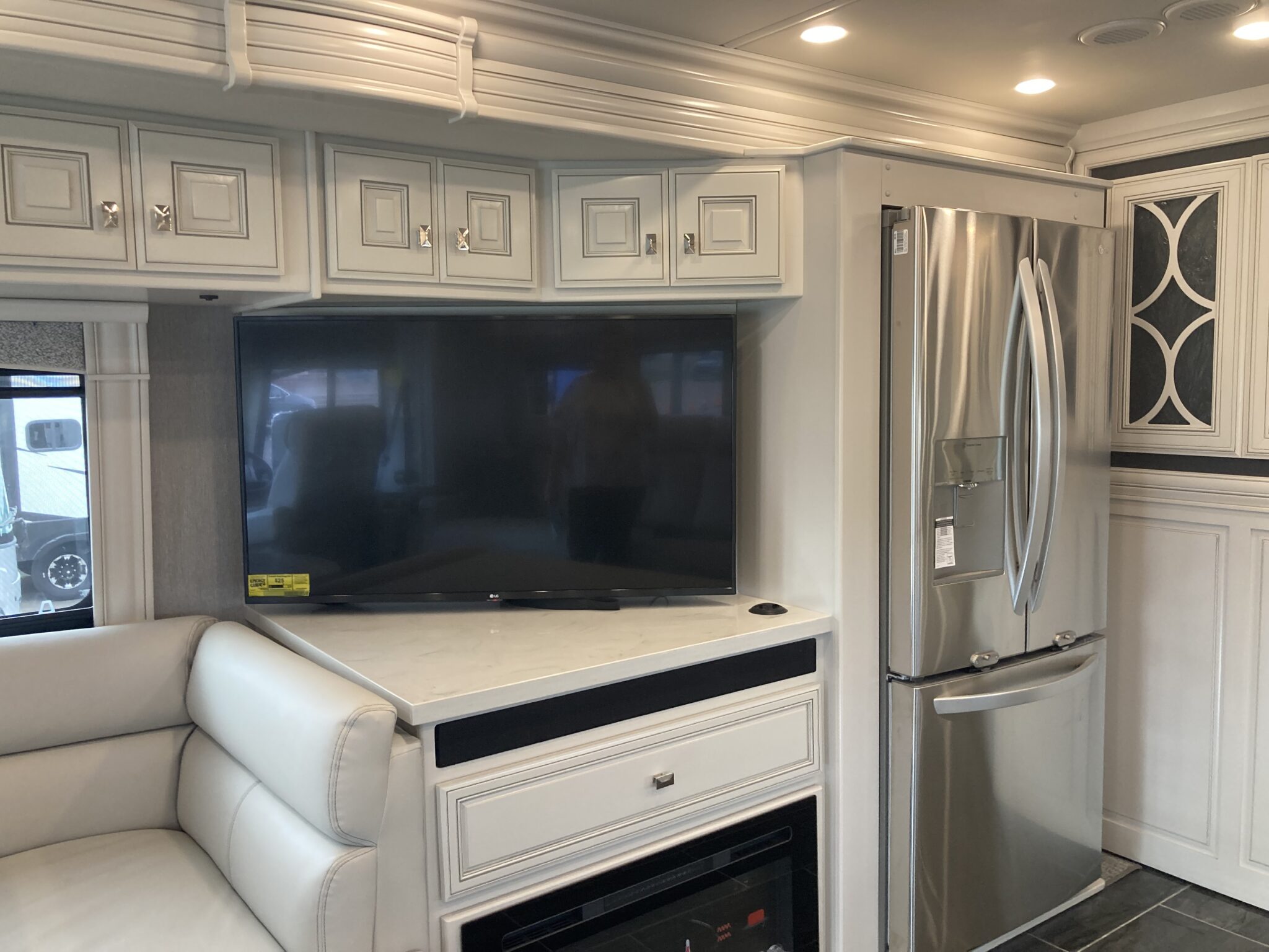 5 Easy Ways to Watch TV in an RV (With or Without Cable)