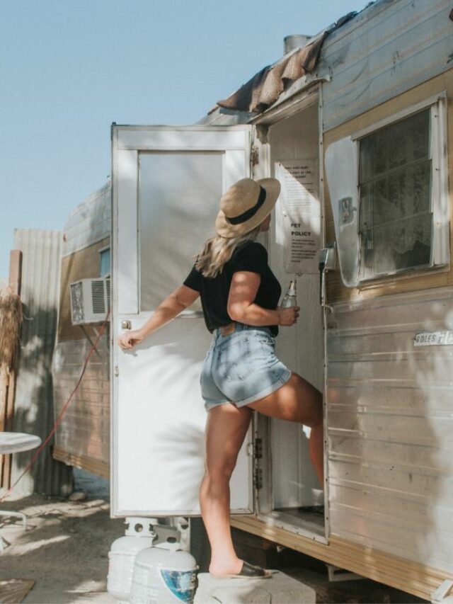 Why is Tori Spelling Living in an RV? - Travels with Ted