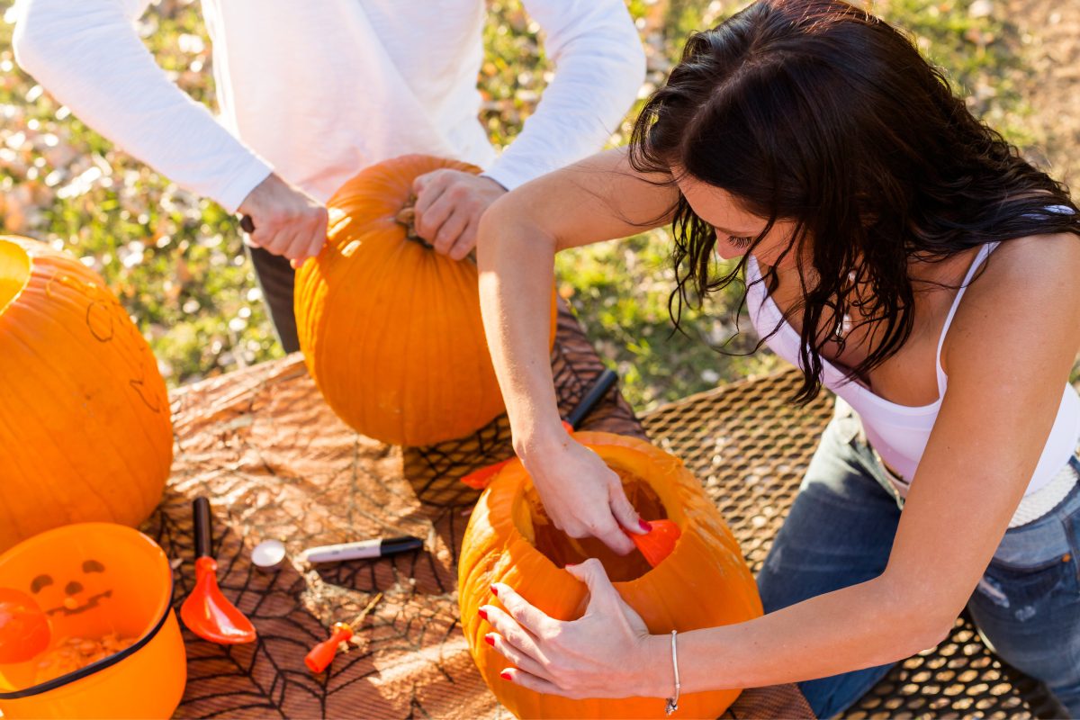 25 Haunting RV & Camper Halloween Decoration Ideas