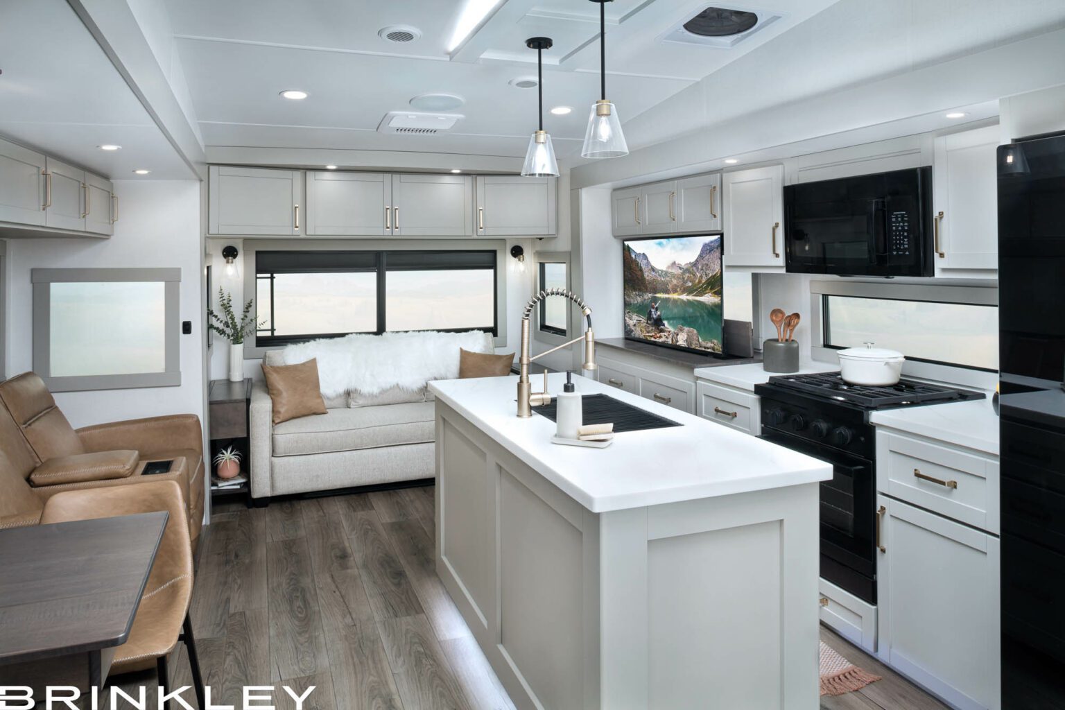 10 Luxury Fifth Wheel RVs to Elevate your Adventures