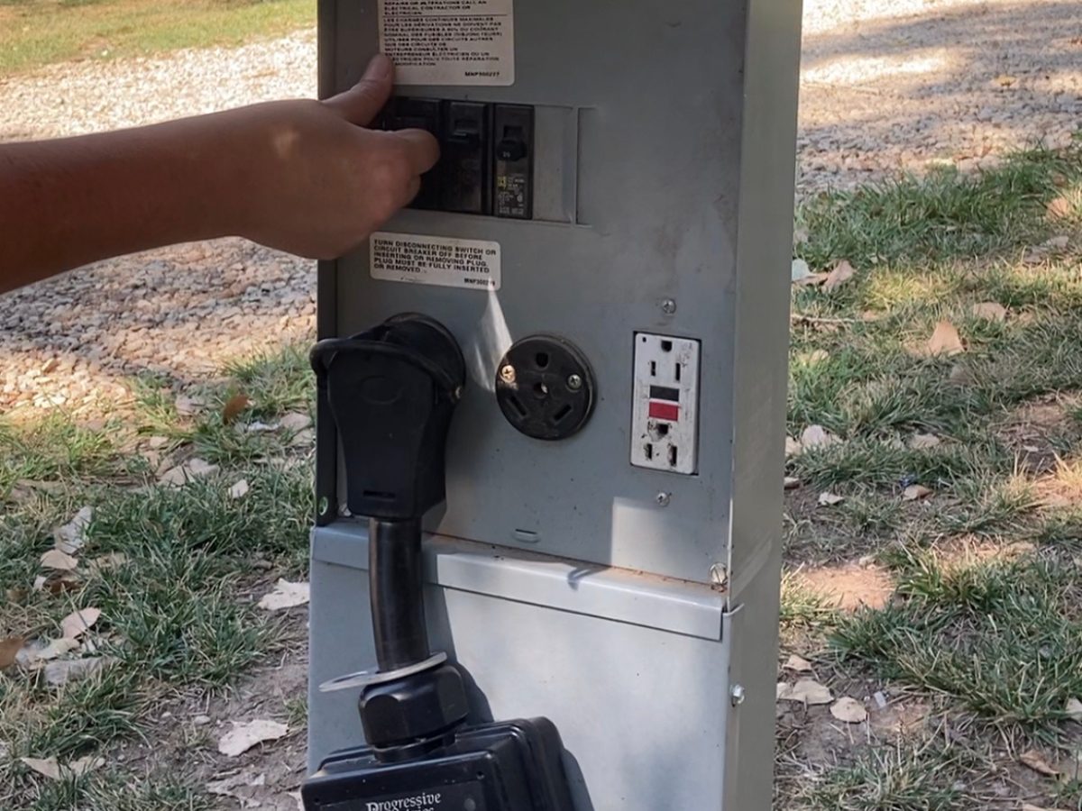 A Complete Guide to Types of RV Plugs (50 vs 30 AMP)